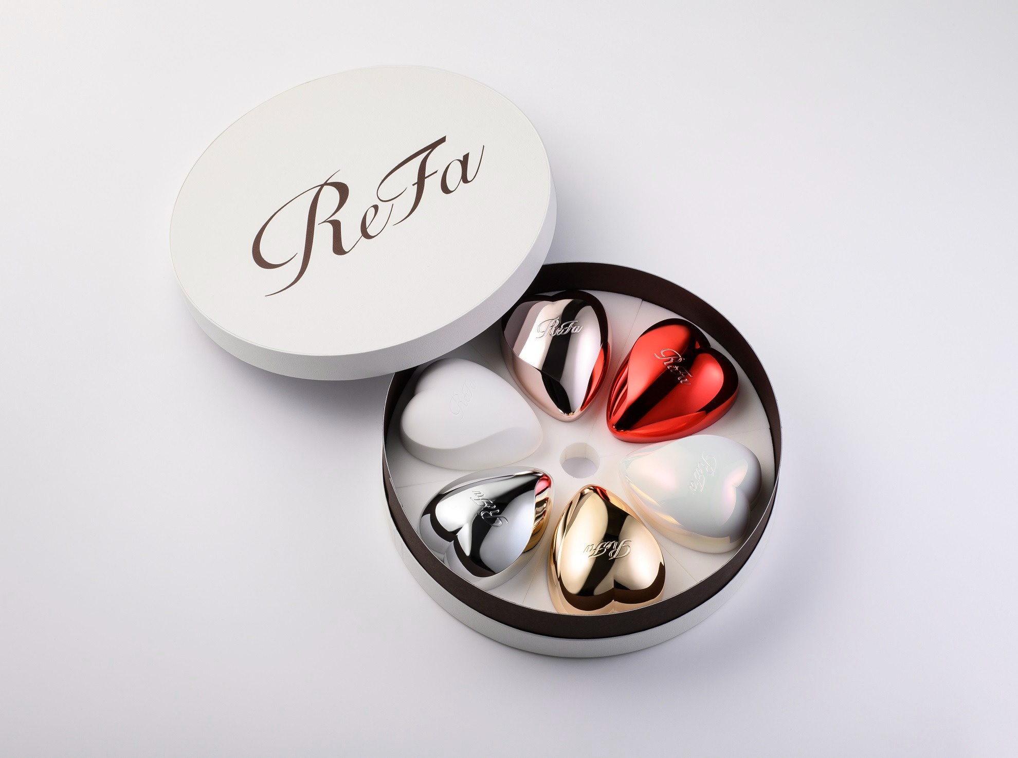 ReFa / 6色のハートを届ける、新しいときめき「リファハートブラシコレクション」8月10日に発売！｜美容・化粧品情報はアットコスメ